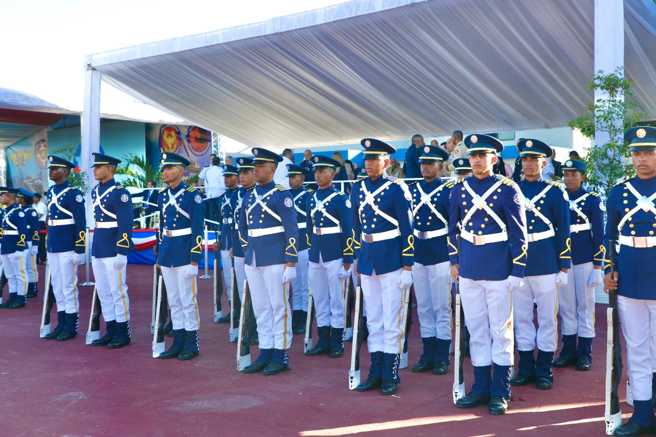 Presidente Abinader encabeza graduación de 29 cadetes de la Fuerza ...