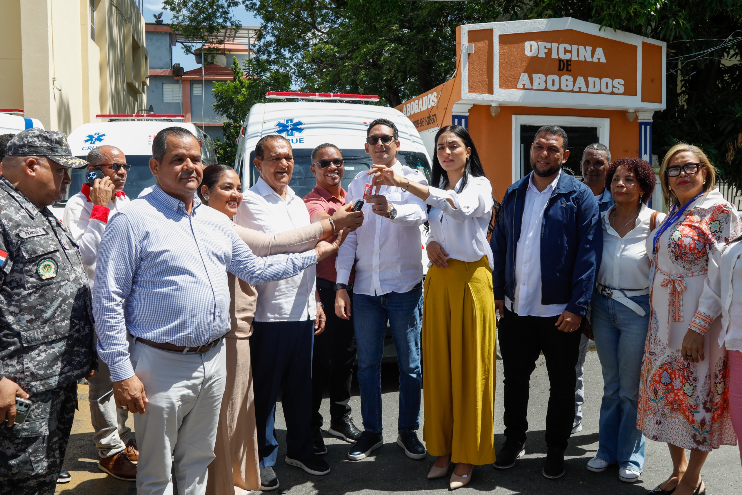 Sistema 911 entrega tres modernas ambulancias en Santiago Rodríguez ...