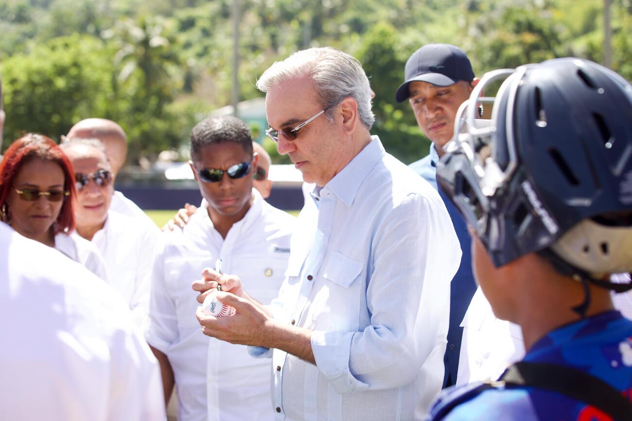 Abinader entrega obras en Samaná, Nagua y Moca - El Pais Dominicano