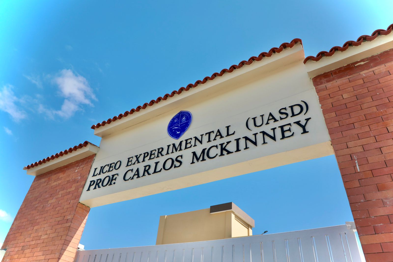 Presidente Abinader inaugura Liceo Experimental Prof. Carlos McKinney ...