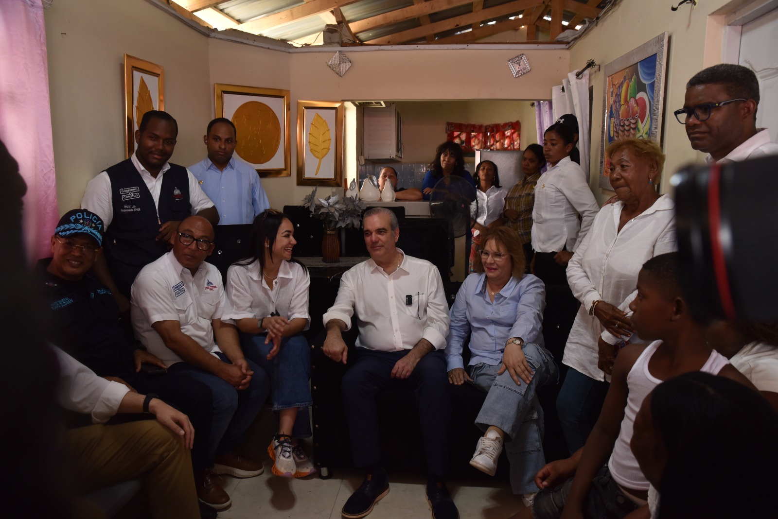 Presidente Abinader visita el barrio Capotillo y dice que quiere ...