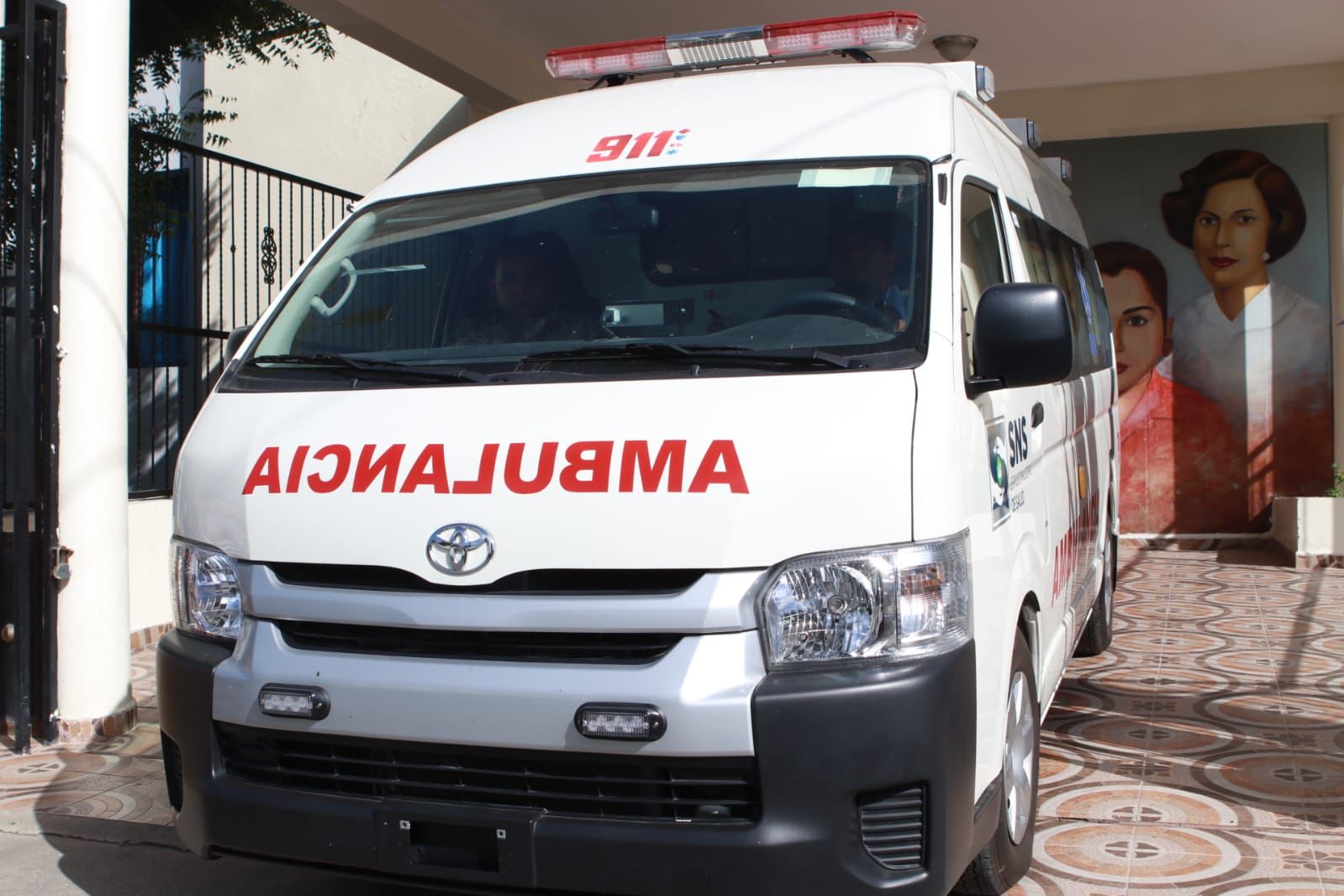 Gobierno entrega moderna ambulancia en Salcedo para apoyar al SNS y ...