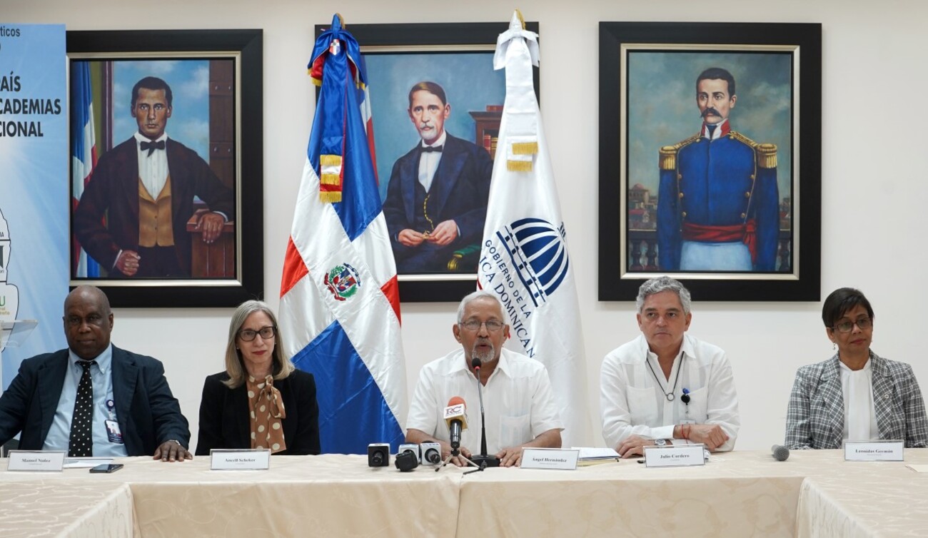 MINERD presenta proyecto Libro Abierto; elaborarán libros de textos ...
