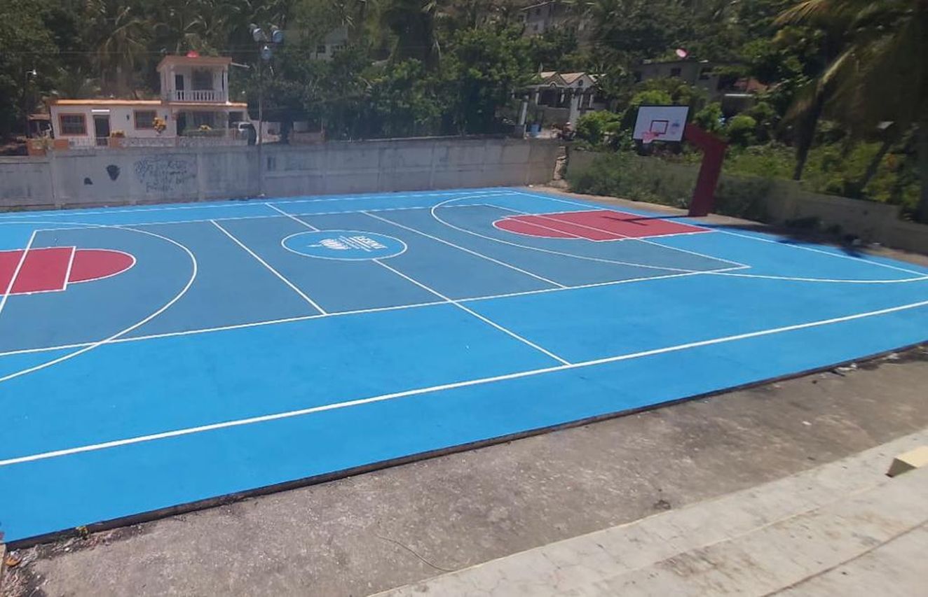 INEFI entrega dos canchas remozadas y utilería deportiva en Arroyo ...