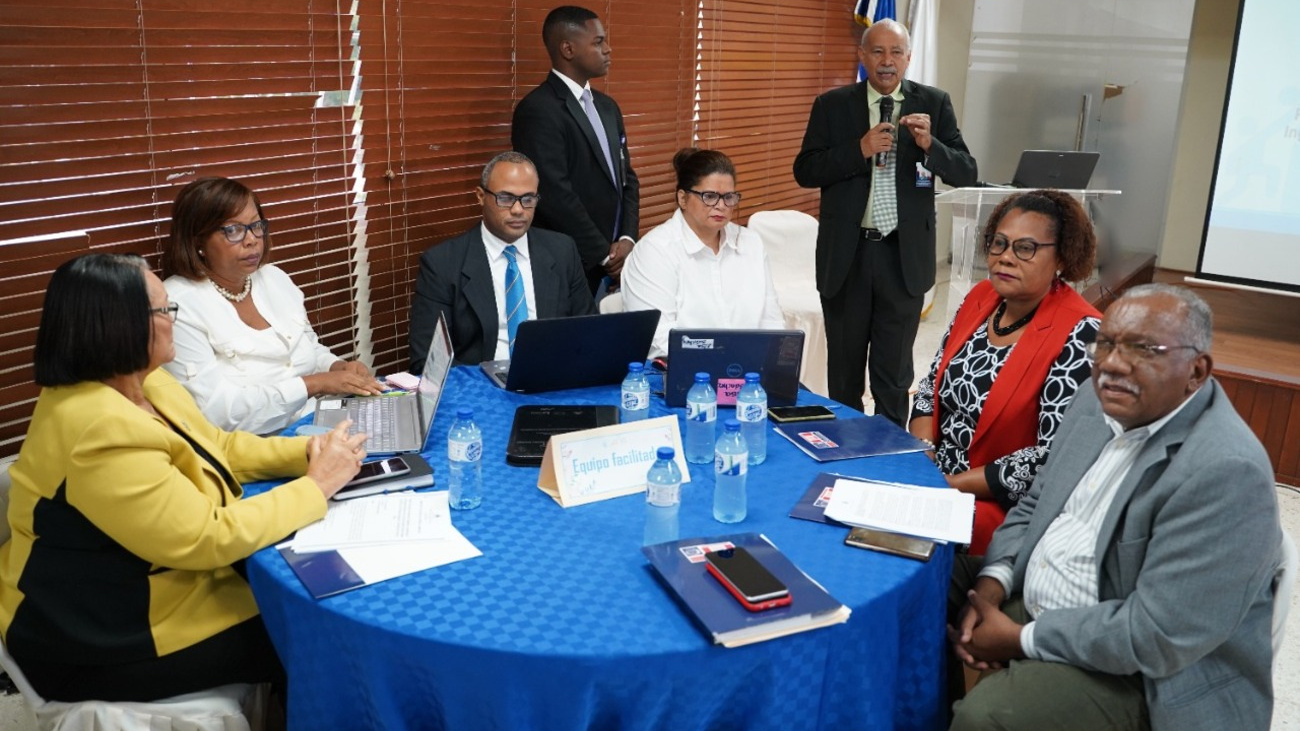 MINERD socializa con directores regionales y distritales programa de ...