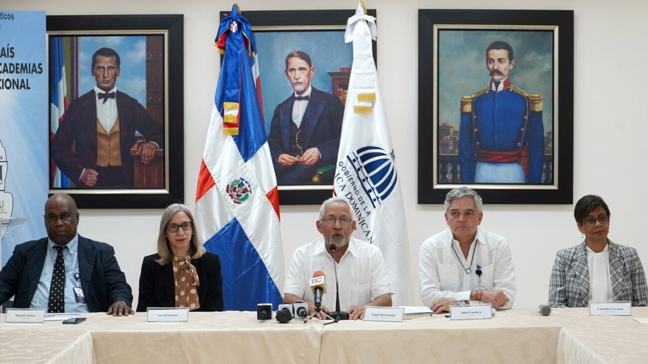 MINERD presenta proyecto Libro Abierto; elaborarán libros de textos ...