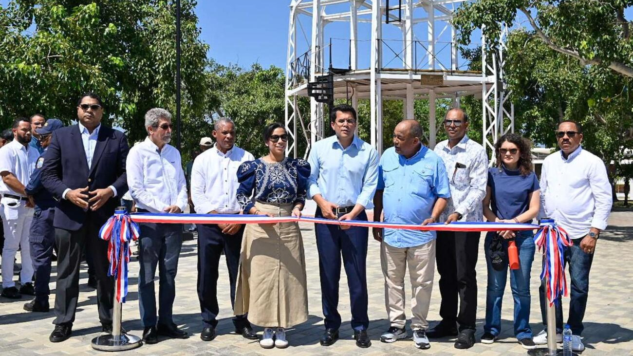Ministro de Turismo entrega el remozado parque Duarte de San Fernando ...