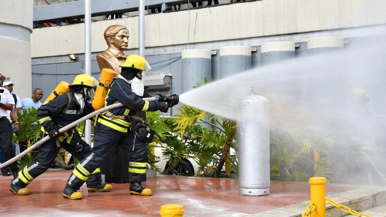Bomberos dominicanos celebran su día con avances en modernización y ...